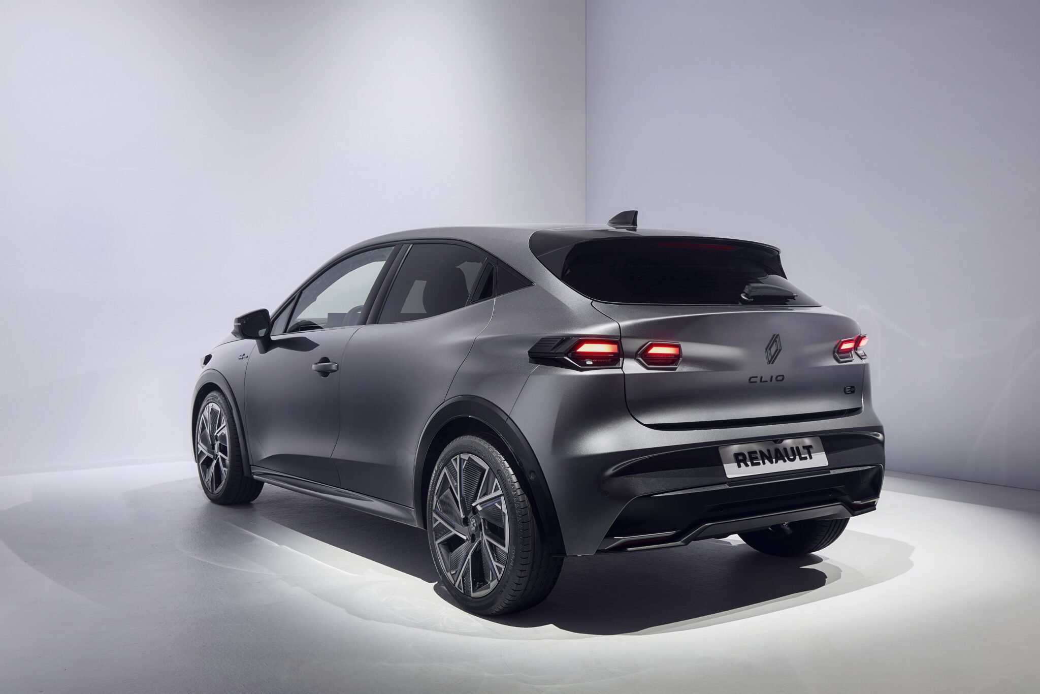 Nuova Renault Clio 2026: sesta generazione, evoluzione tecnica e ...